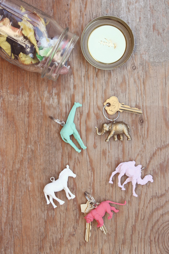 5 Plastic Animal Crafts - diy Thought