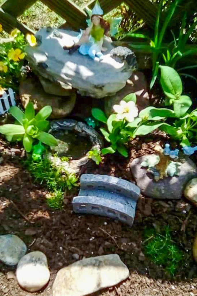 Stunning Planter Box Fairy Garden - diy Thought