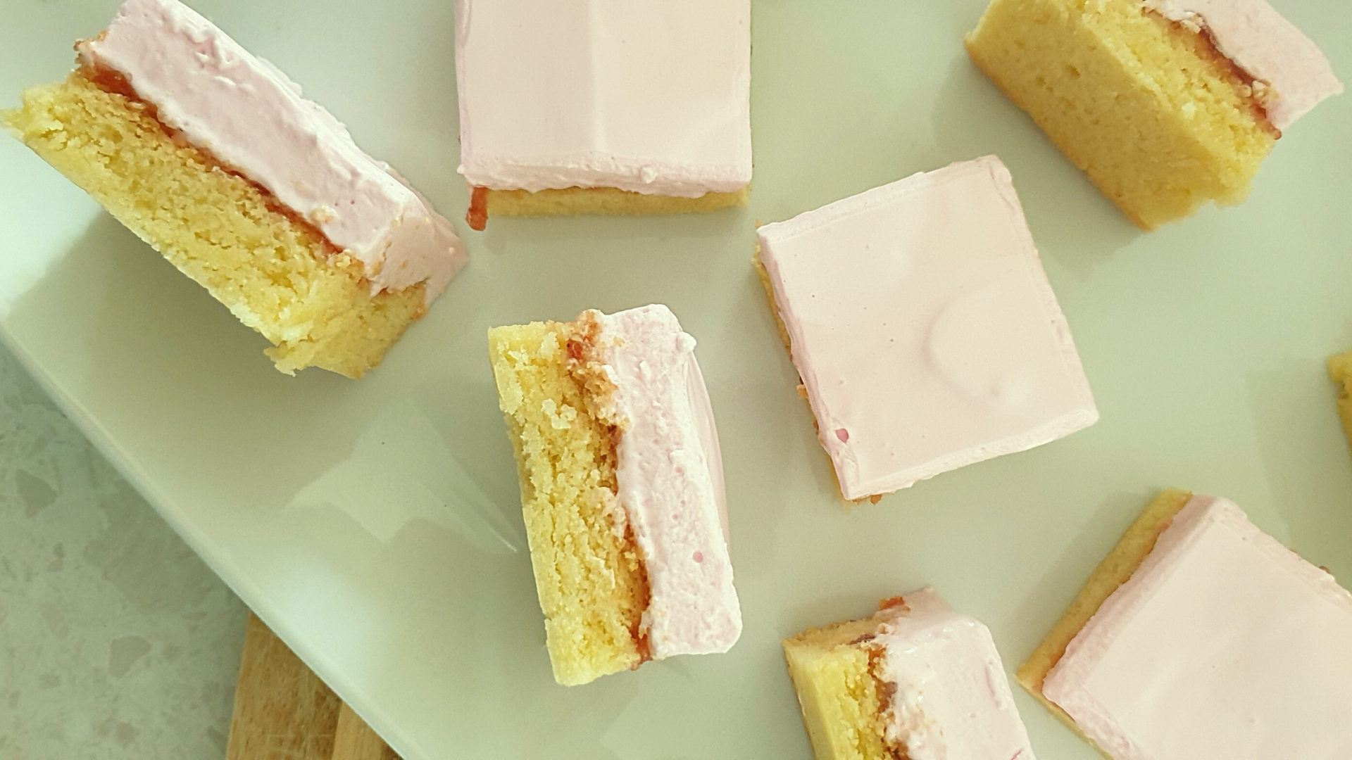 Marshmallow Strawberry Shortcake Slice - diy Thought
