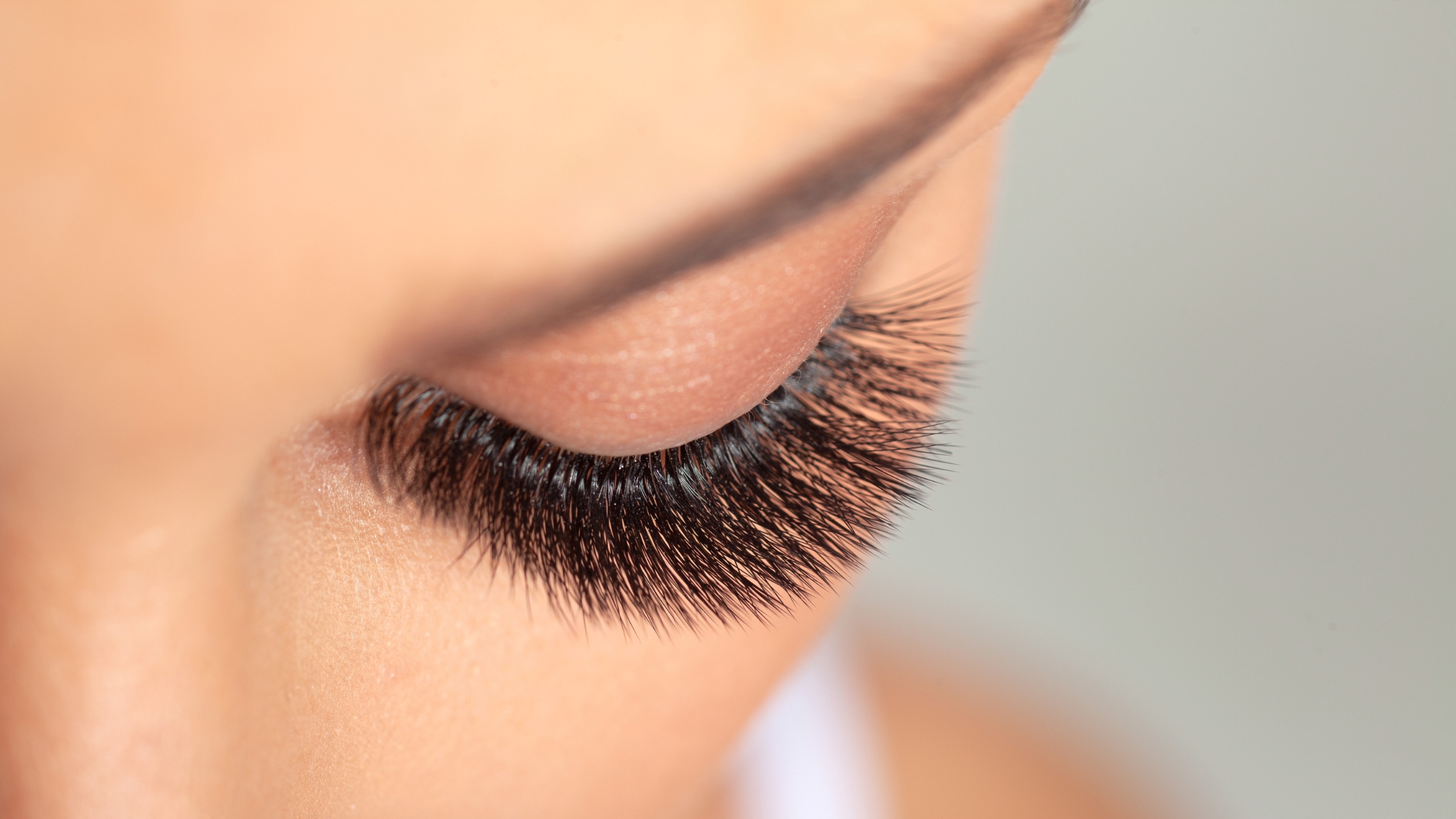 Expert Tips for Maintaining Healthy Natural Lashes While Wearing ...